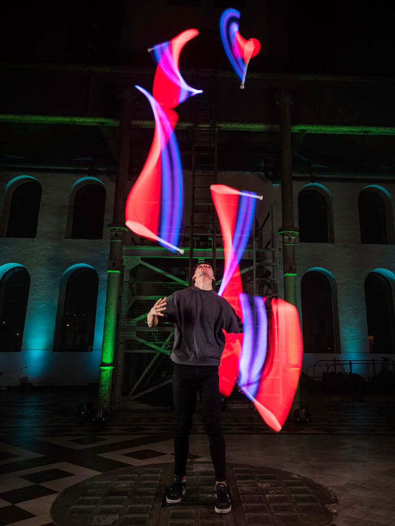 LED Showact » UNIQUE Show | LED Tänzer & Künstler buchen